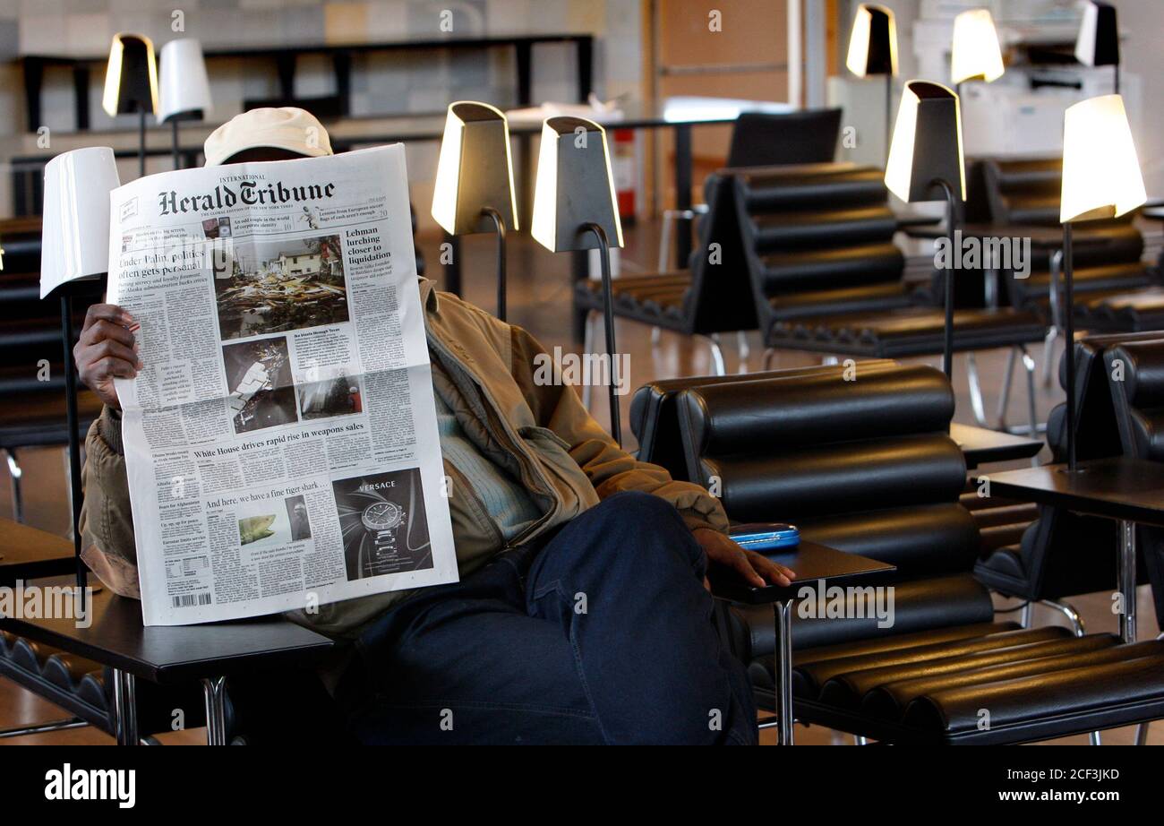 Quelqu'un qui lit Banque de photographies et d’images à haute ...