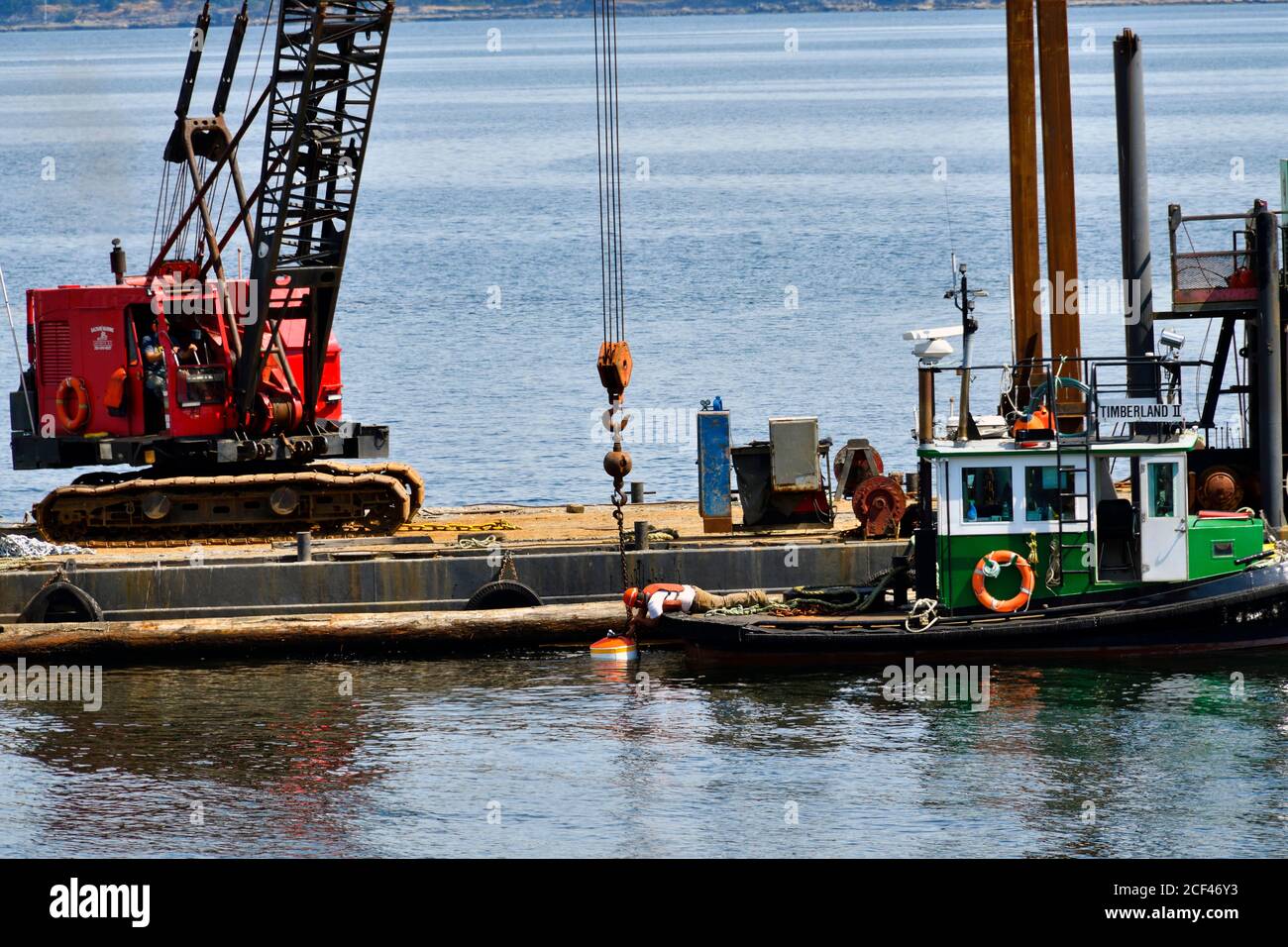 Grue sur une barge Banque de photographies et d’images à haute ...