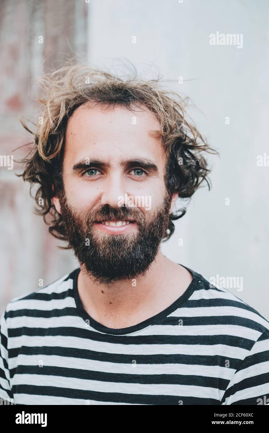 Mâle barbu Banque de photographies et d’images à haute résolution - Alamy