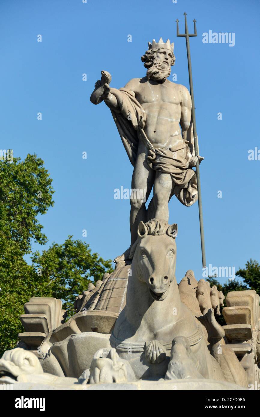 Statue pleine longueur trident neptune mythologie mythologie grecque ...
