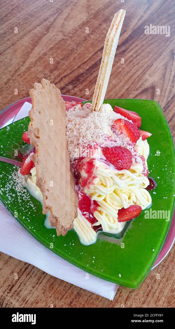 Glace aux spaghettis italiens Banque de photographies et d’images à ...