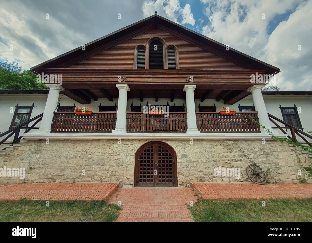 La façade de la maison du musée au manoir de Manuc BEI, complexe ...