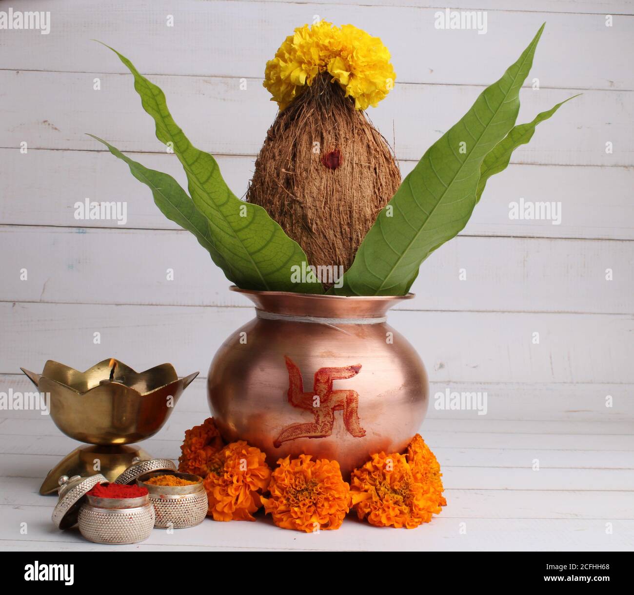 kalosh de cuivre avec noix de coco et feuille de mangue avec kumkum de ...