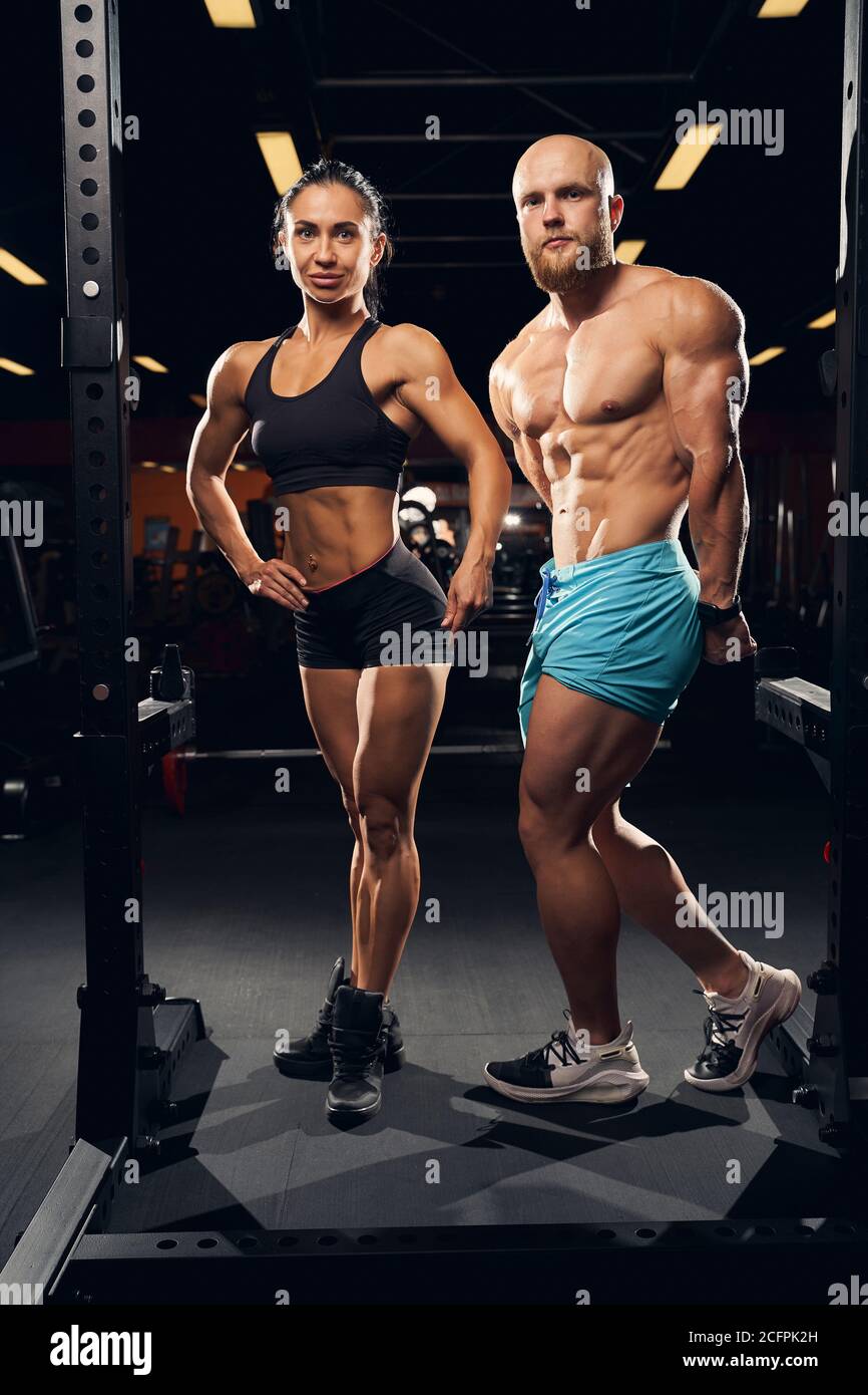 Female bodybuilders posing Banque de photographies et d’images à haute ...