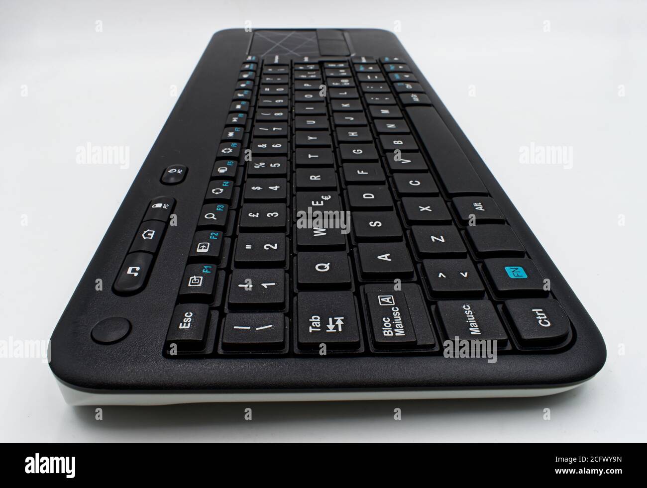 Arobase sur clavier d'ordinateur et main noire Banque de photographies ...