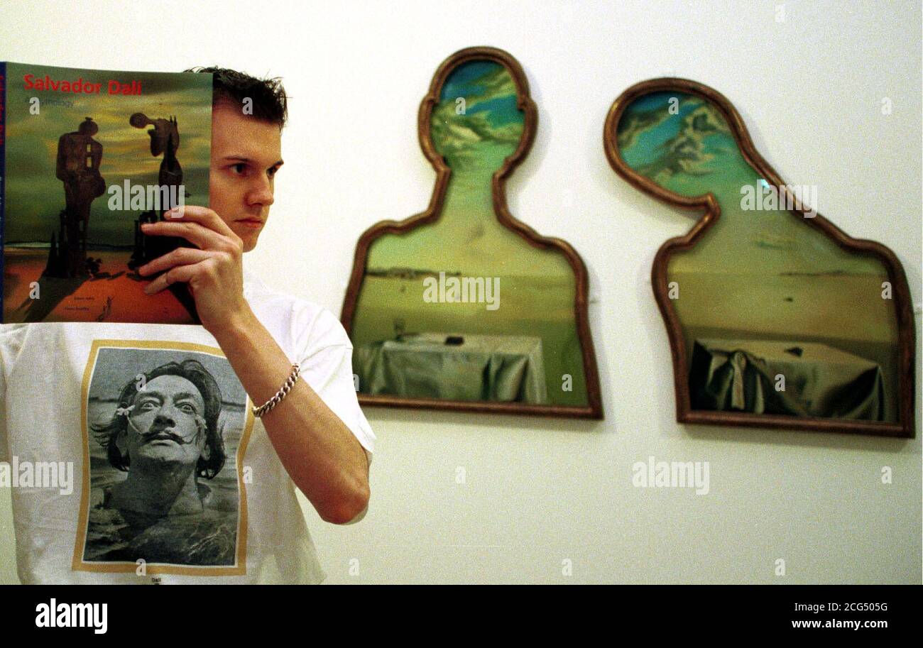 Nathan Lloyd, âgé de 25 ans, de Wolverhampton, prenant une posture ...