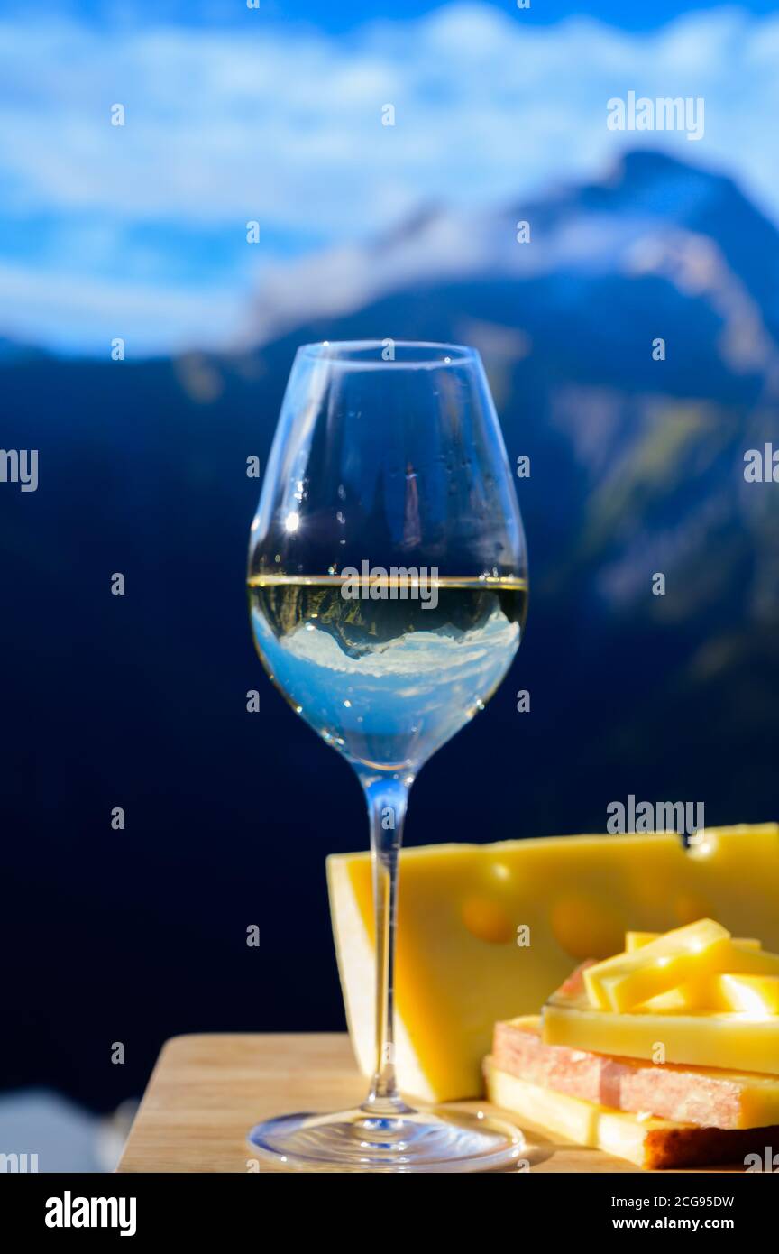 Fromages et vins savoureux de la région savoyarde en France, fromages ...