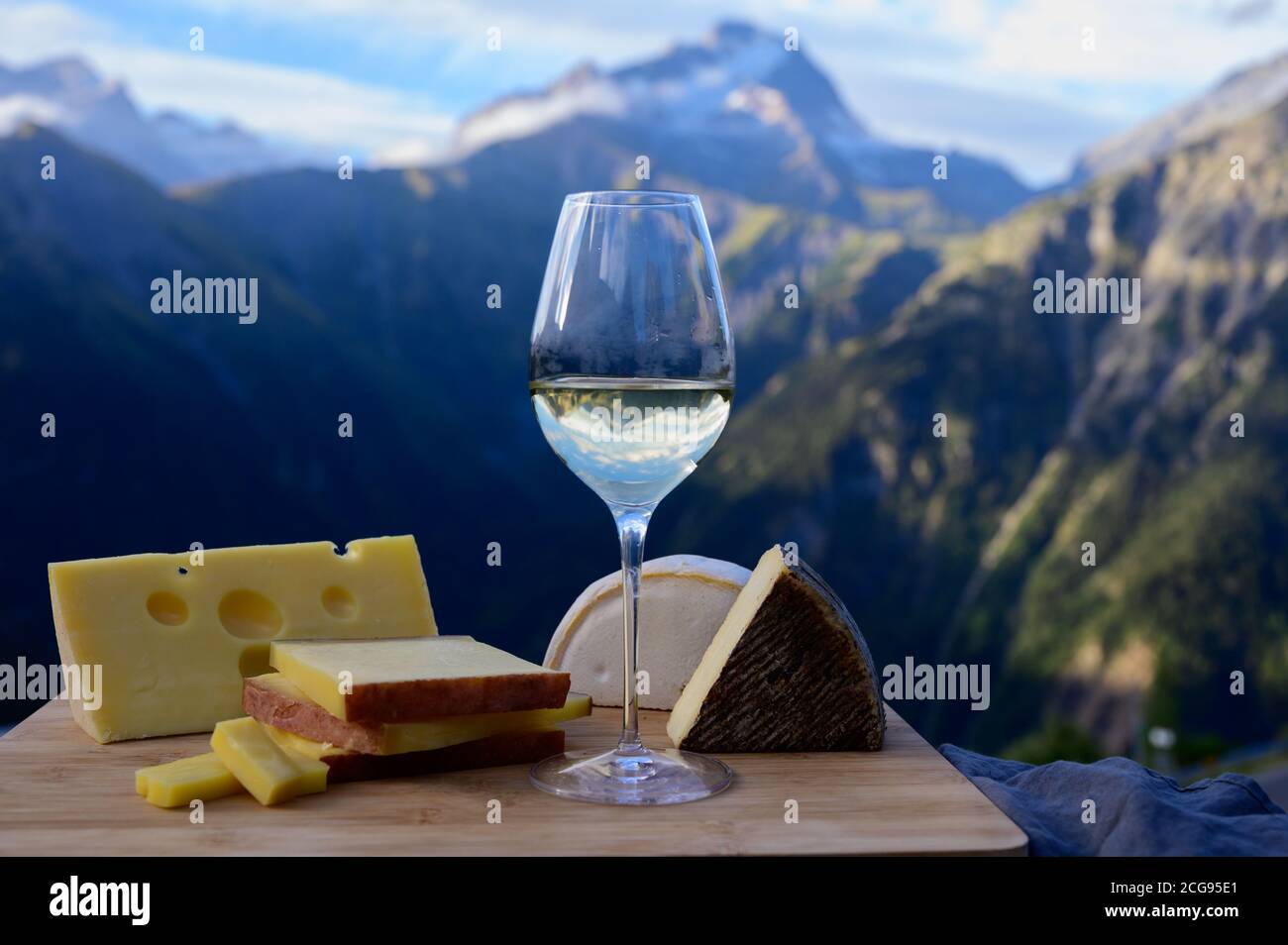 Fromages et vins savoureux de la région savoyarde en France, fromages ...