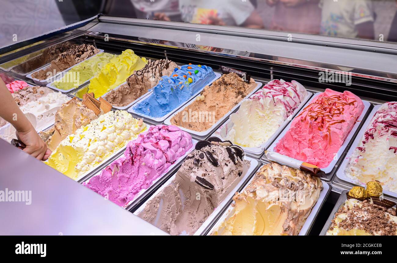 Ice cream and pastry shop Banque de photographies et d’images à haute ...