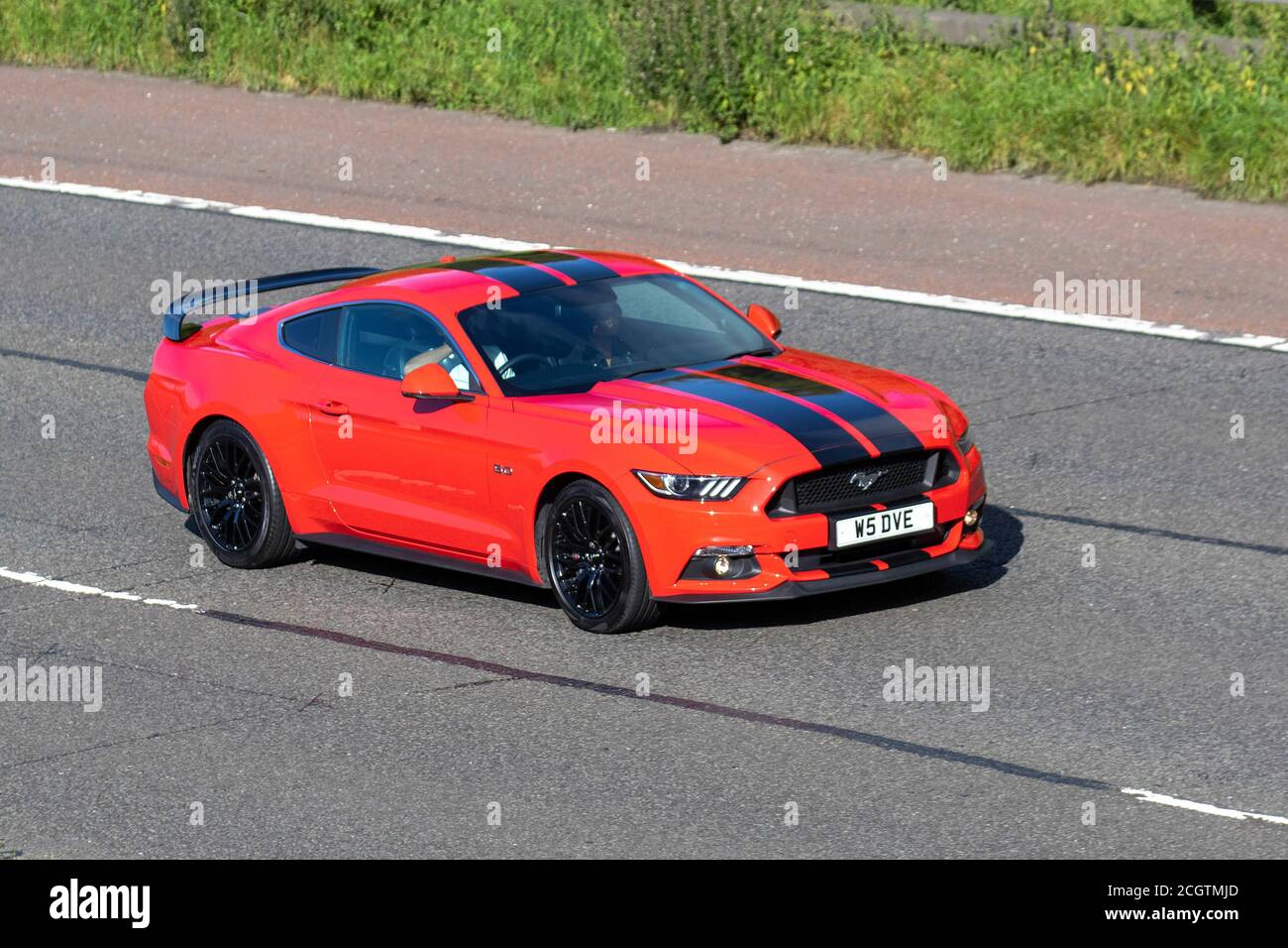 Ford Mustang Gt Auto 2016 Rouge Banque d'image et photos - Alamy