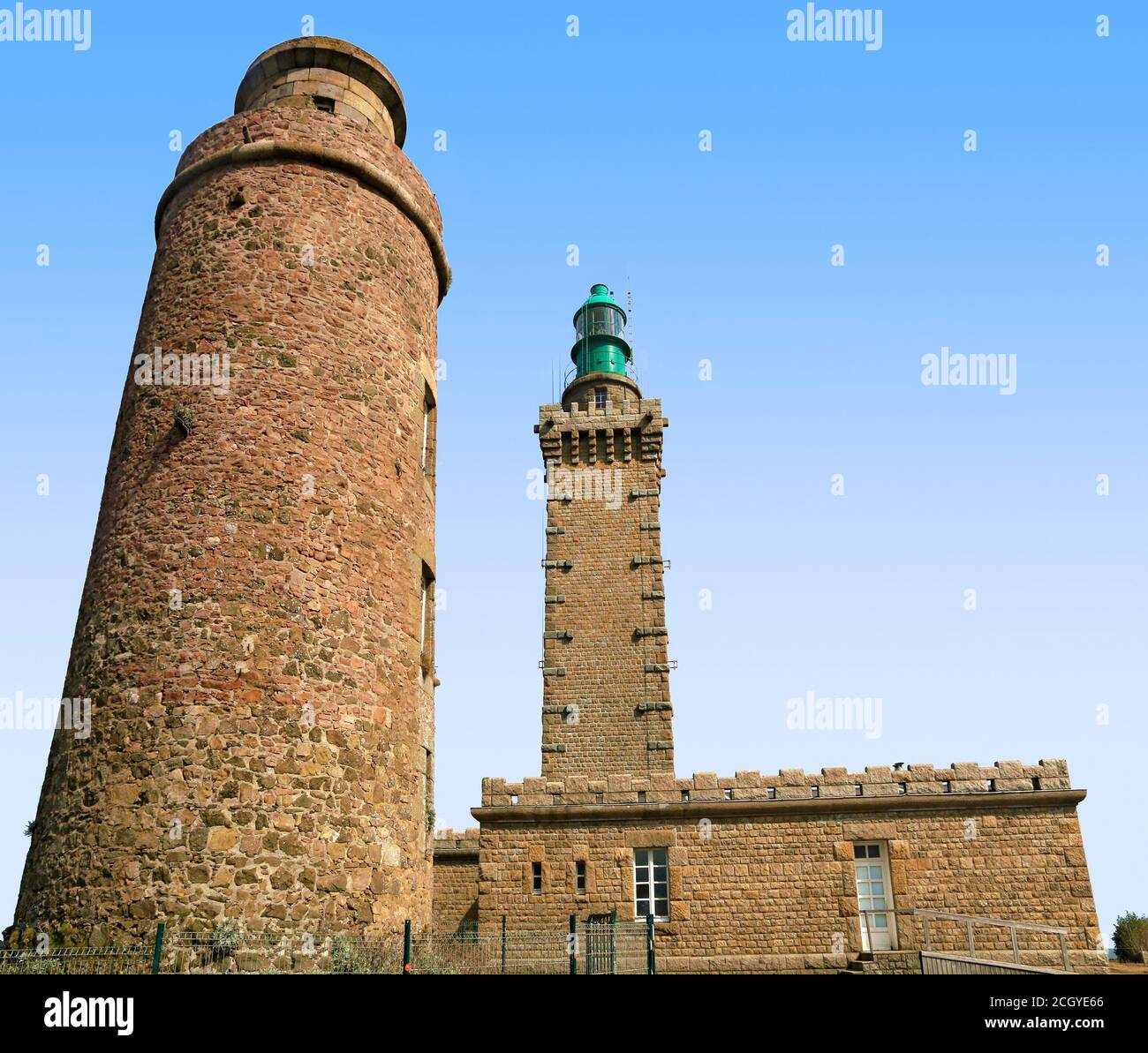 Ancien phare du Cap Fréhel en Bretagne France Photo Stock - Alamy