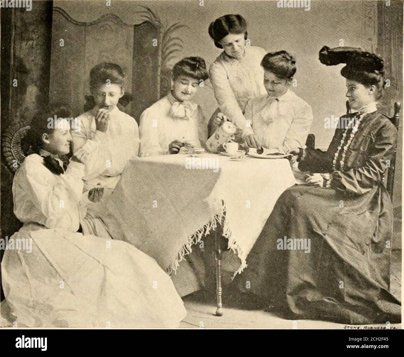 . Le Memandex . Dramatic Club Jessie Newland Rose Earnhardt Kate Wagg ...