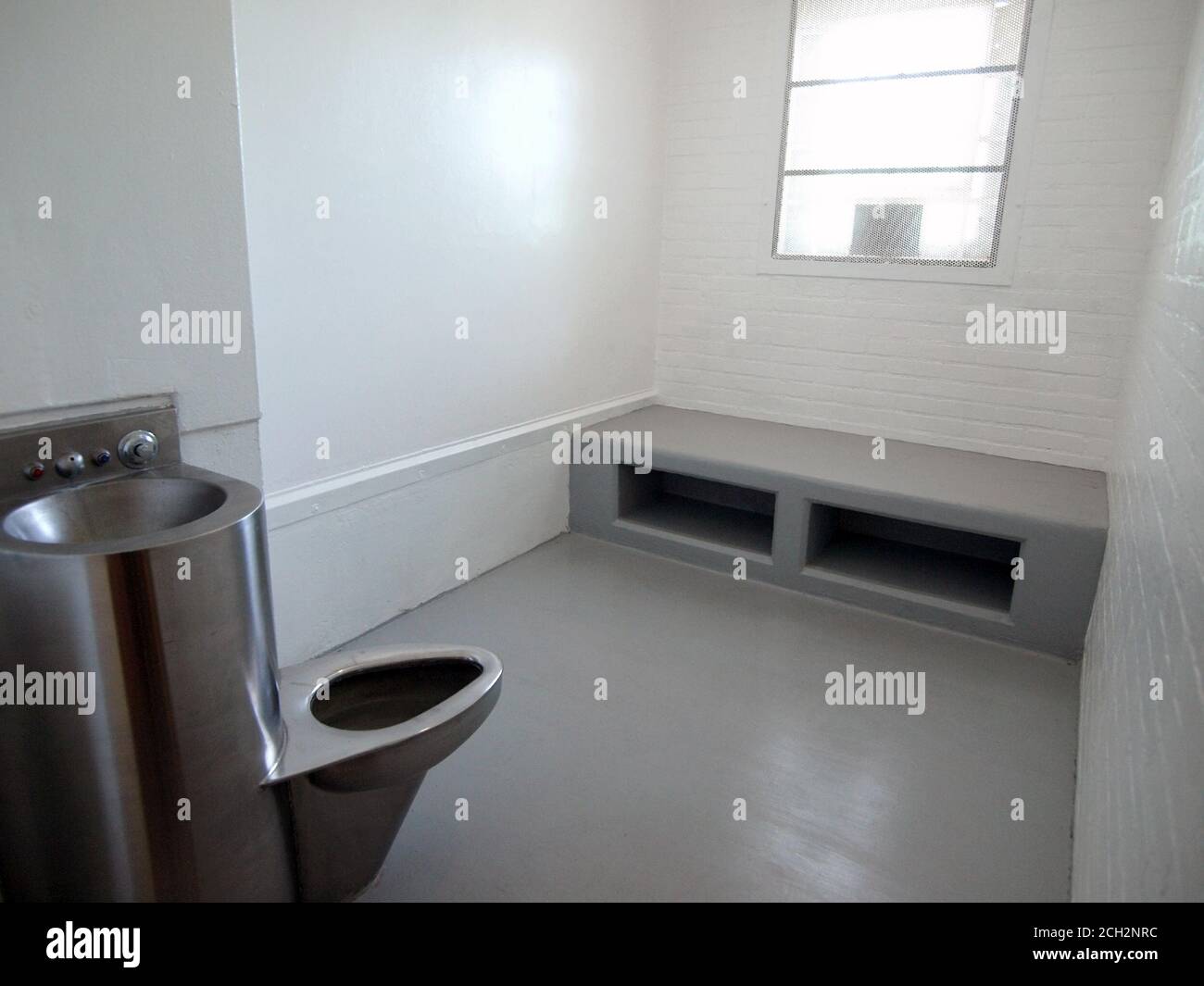 Cellule de prison moderne Banque de photographies et d’images à haute ...