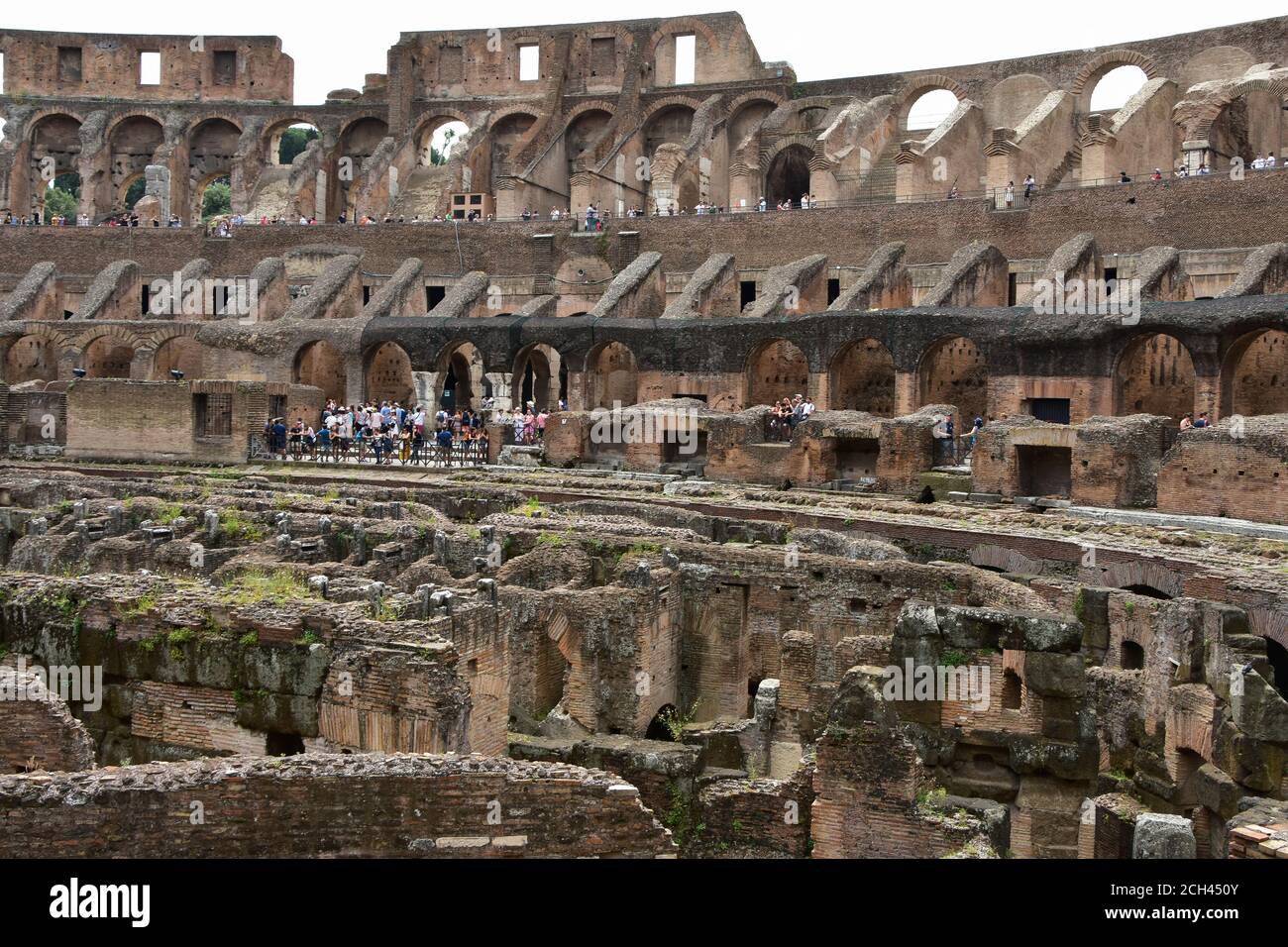 Le Colisée de Rome, en Italie, est le plus grand amphithéâtre ancien ...