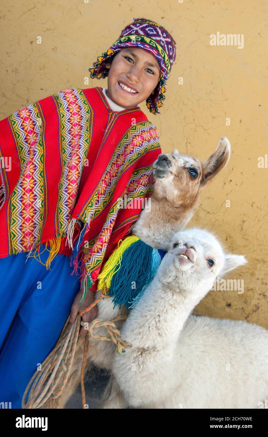 Poncho peru Banque de photographies et d’images à haute résolution - Alamy