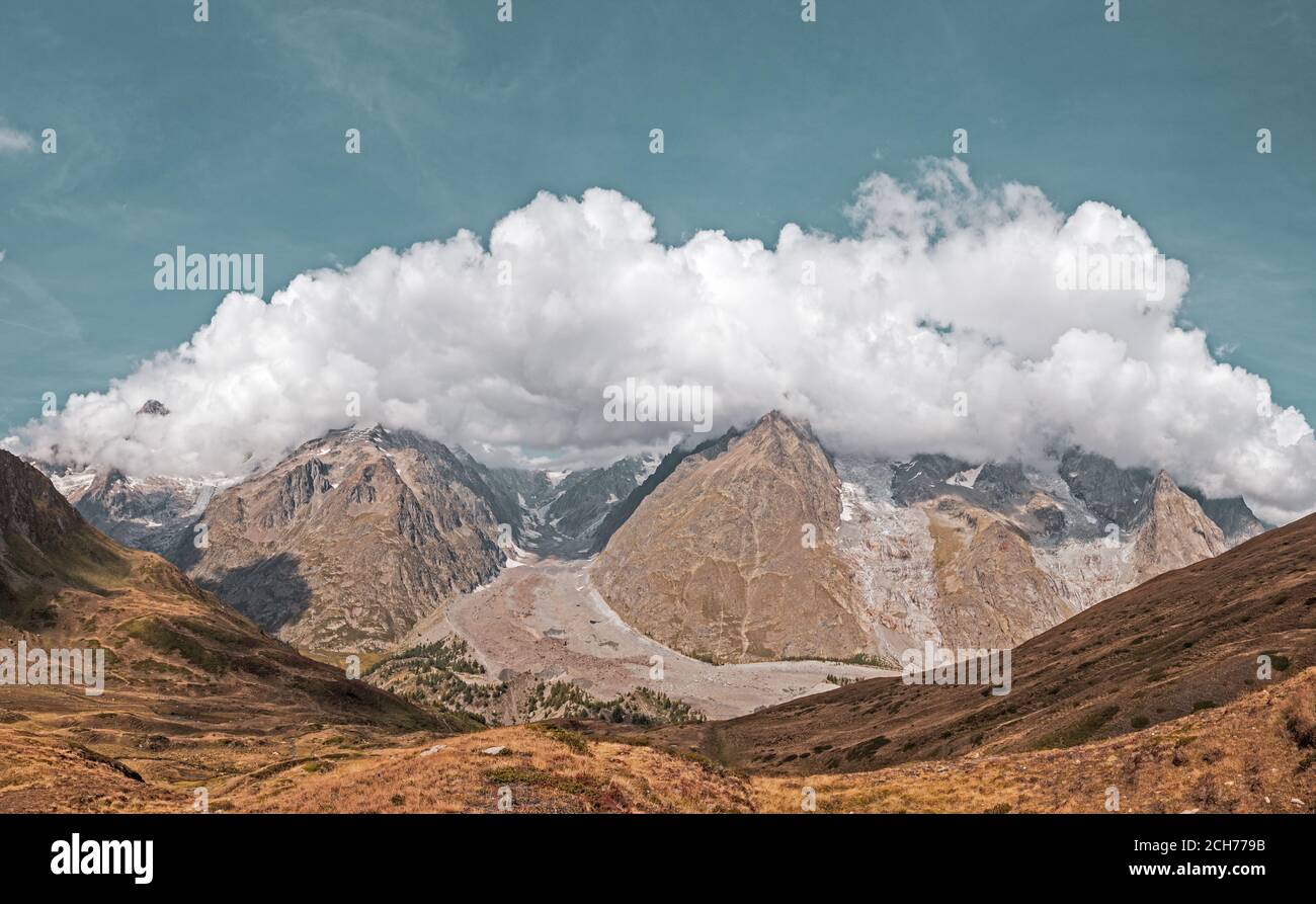 Chaîne De Montagnes Italienne Banque d'image et photos - Alamy