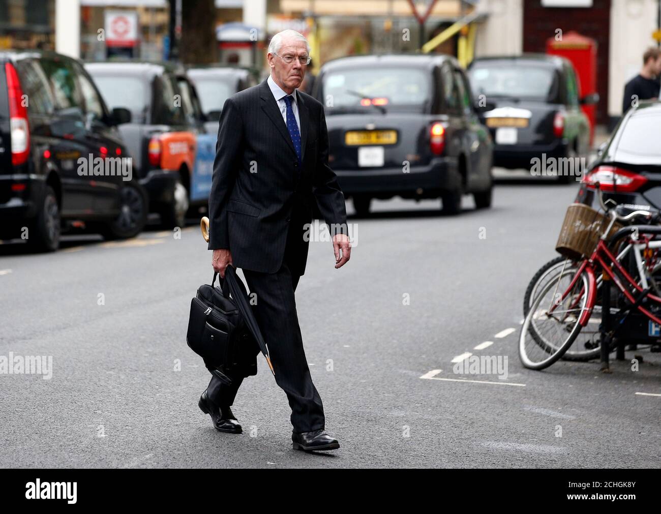 Sir henry moore Banque de photographies et d’images à haute résolution ...