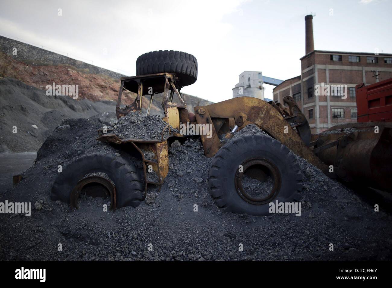 Excavatrice abandonnée Banque de photographies et d’images à haute ...