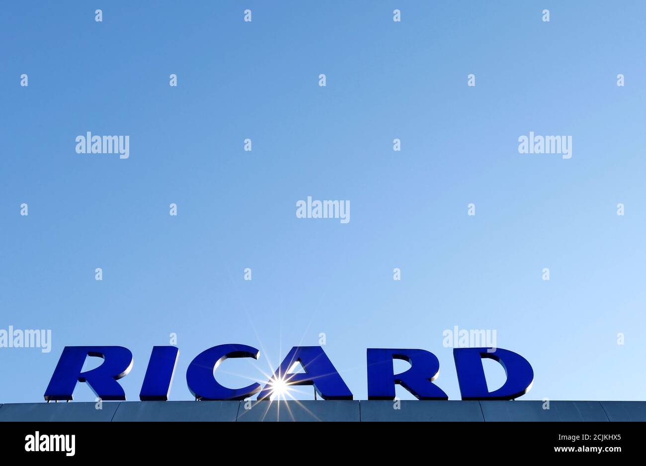Ricard logo Banque de photographies et d’images à haute résolution - Alamy