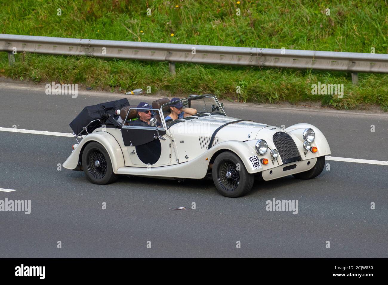 2019 White Morgan Roadster ; véhicules mobiles pour la circulation ...