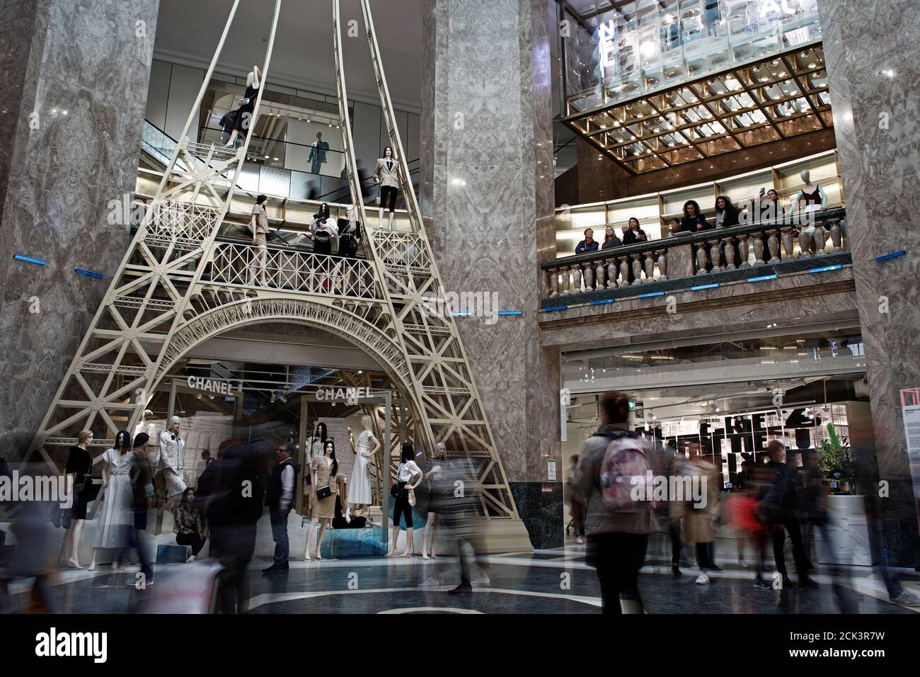 Stand chanel galeries lafayette Banque de photographies et d’images à ...