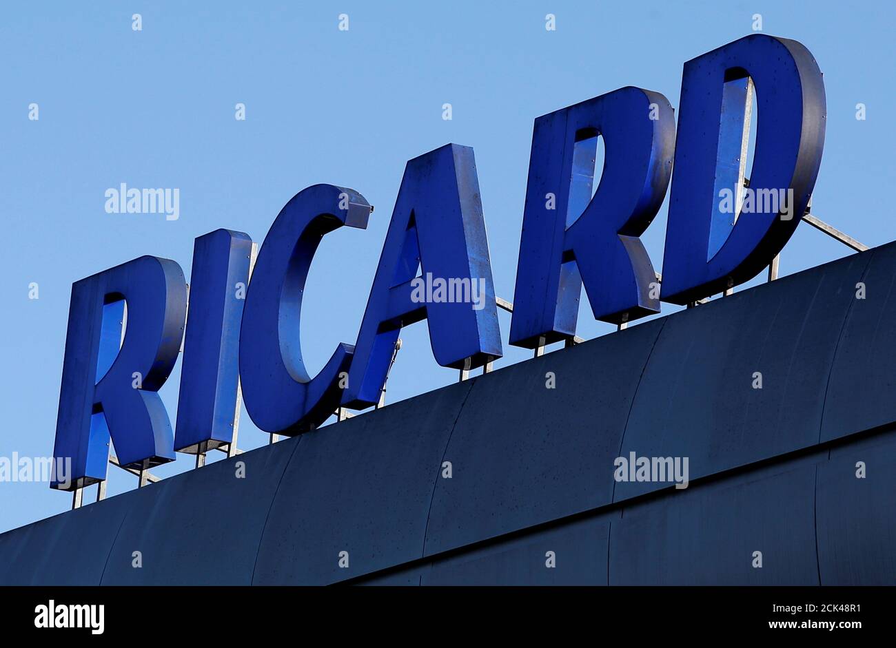 Ricard logo Banque de photographies et d’images à haute résolution - Alamy