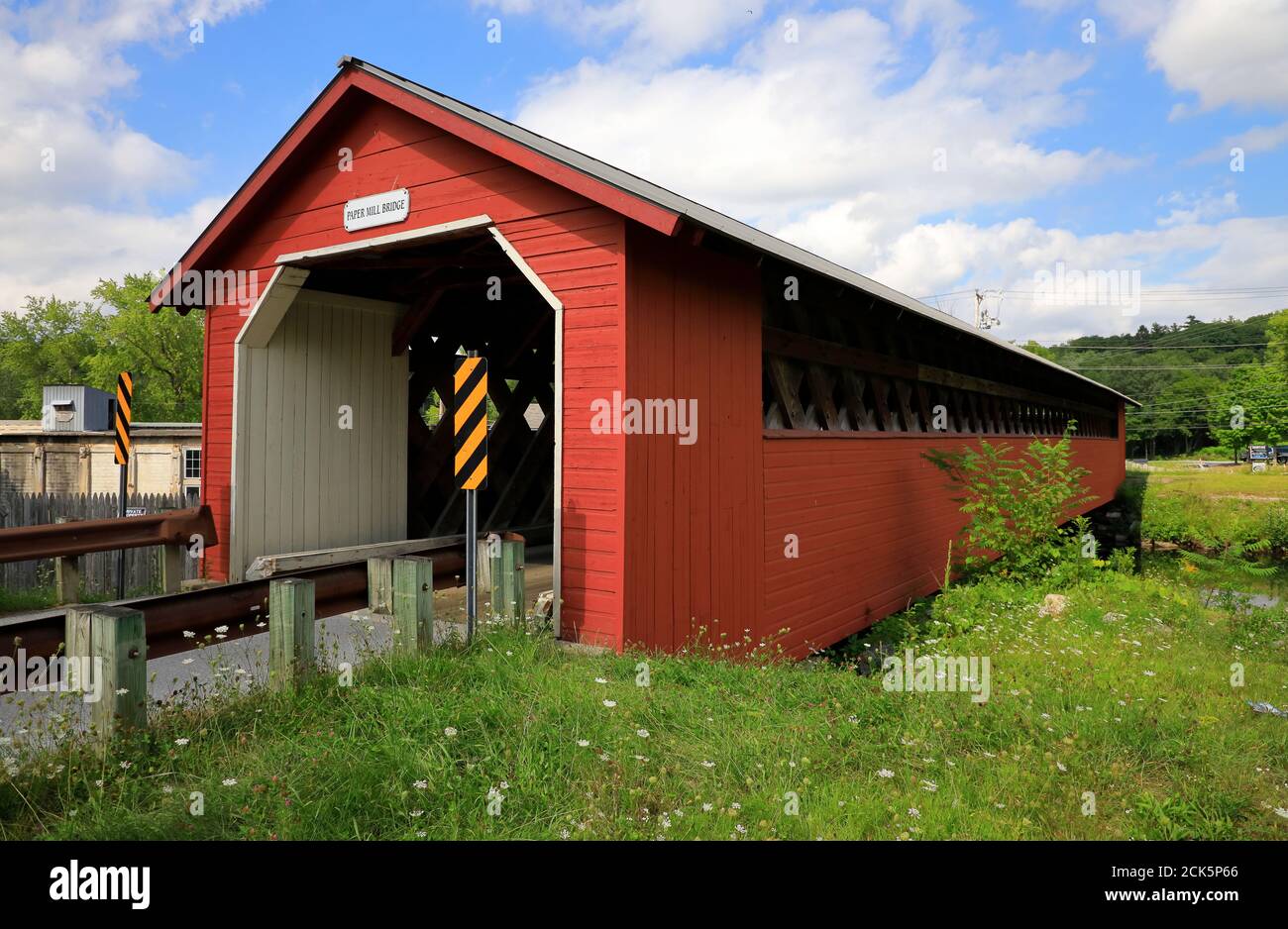 Pont couvert de chutes bennington Banque de photographies et d’images à ...