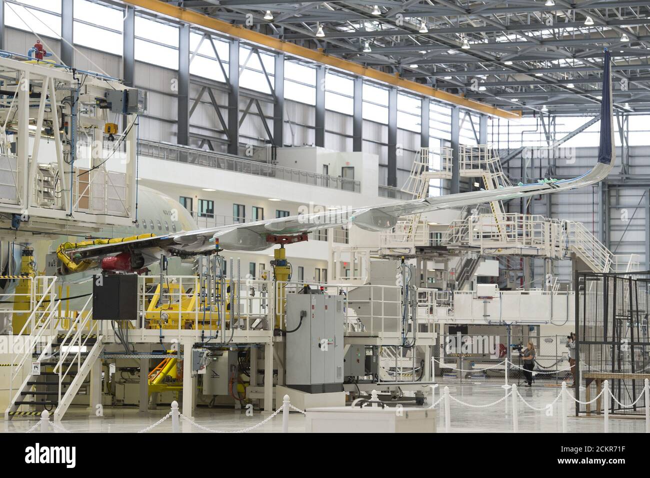 Un Airbus A321 est assemblé dans le hangar de la ligne de montage ...