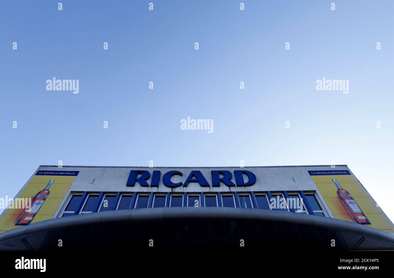 Ricard logo Banque de photographies et d’images à haute résolution - Alamy