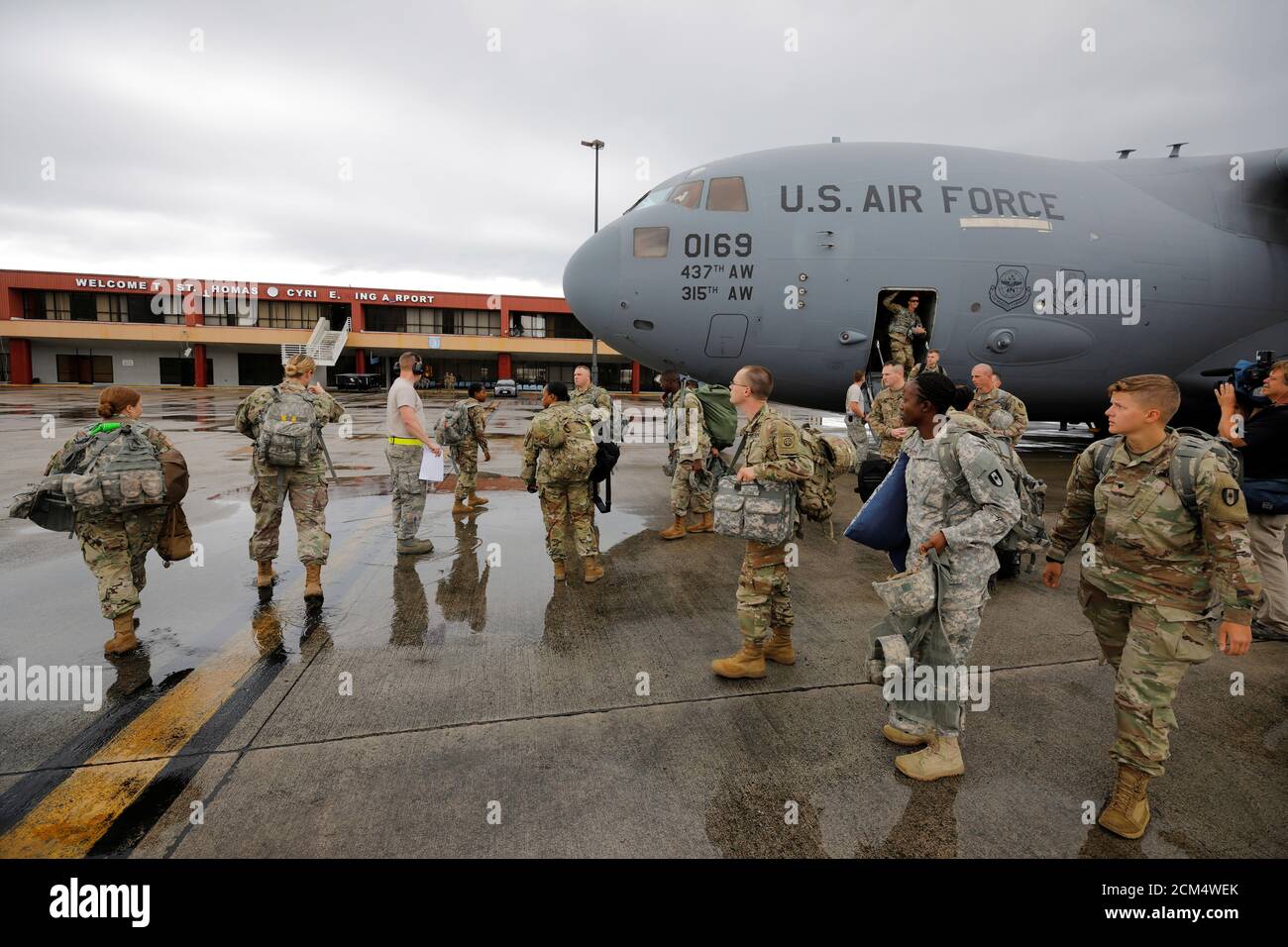 St thomas cyril king e airport Banque de photographies et d’images à ...