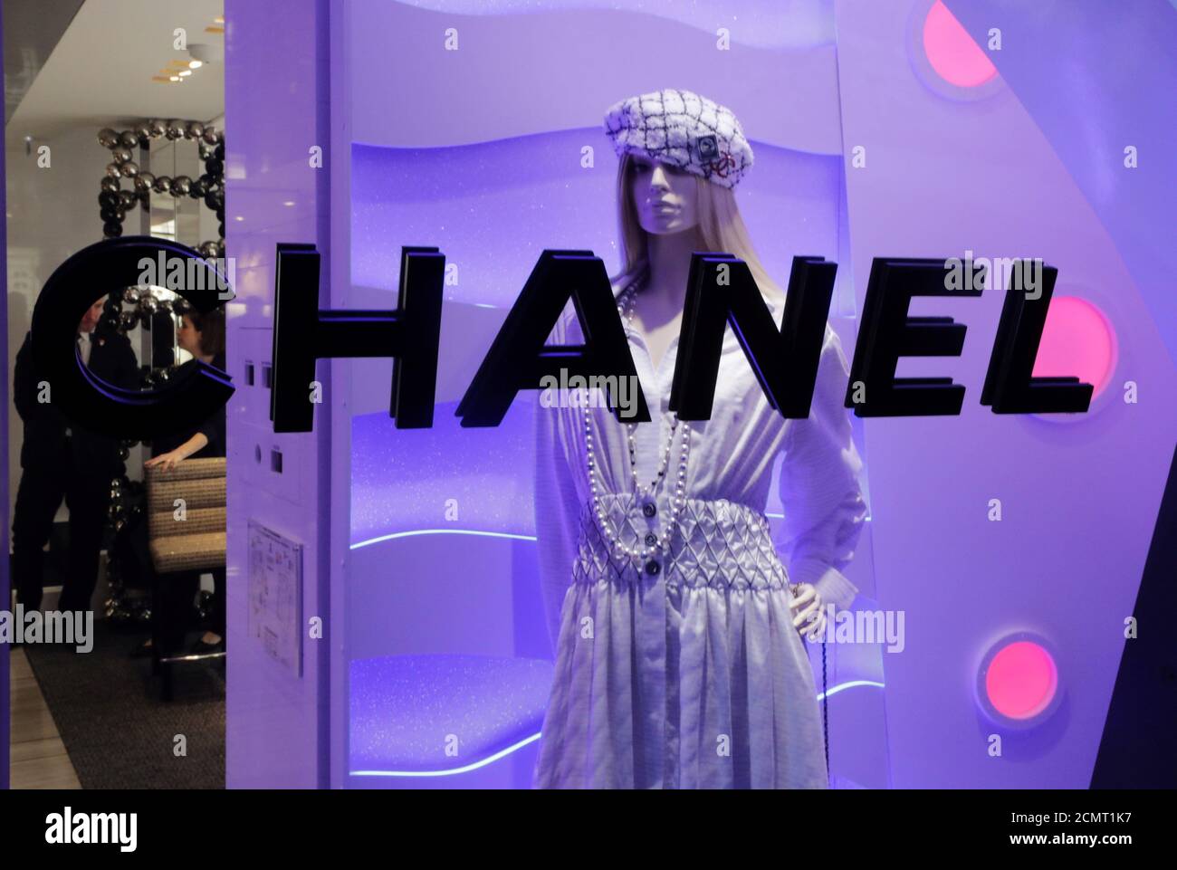 Chanel logo Banque de photographies et d’images à haute résolution - Alamy