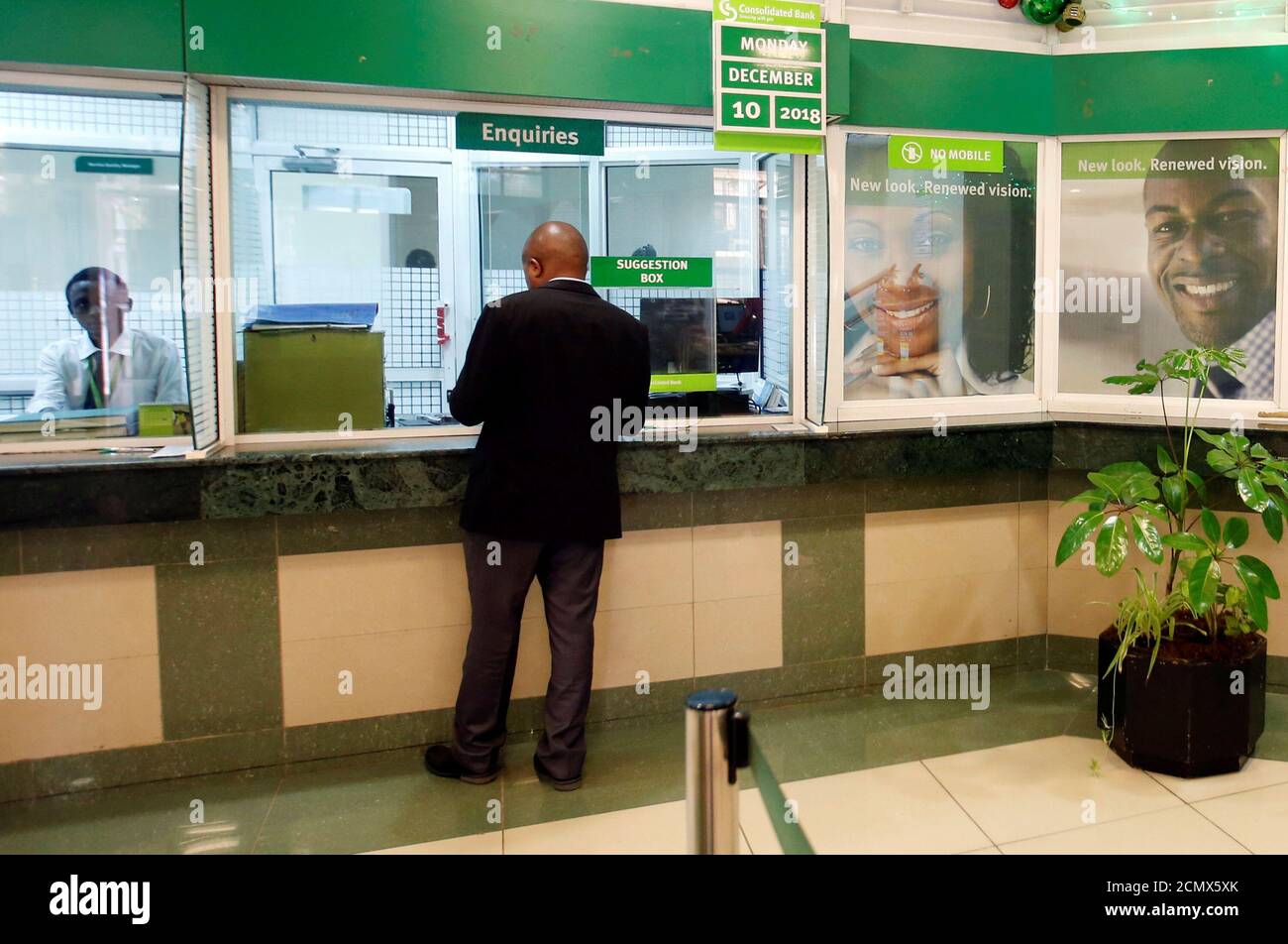 Guichet banque en afrique Banque de photographies et d’images à haute ...