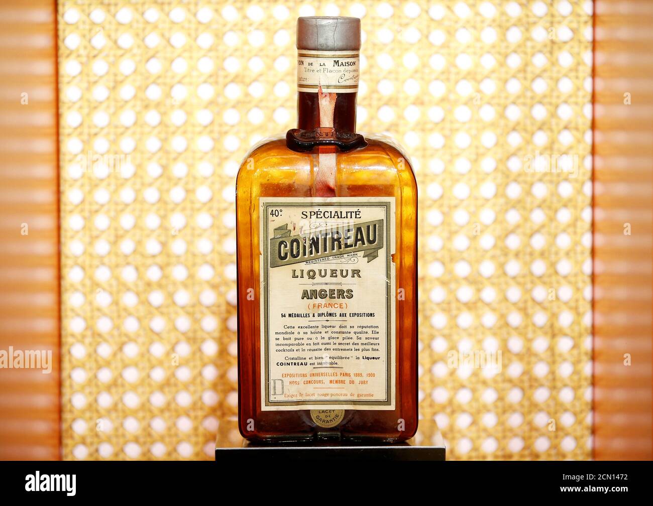 Cointreau Orange Liqueur Bottle Banque d'image et photos - Alamy