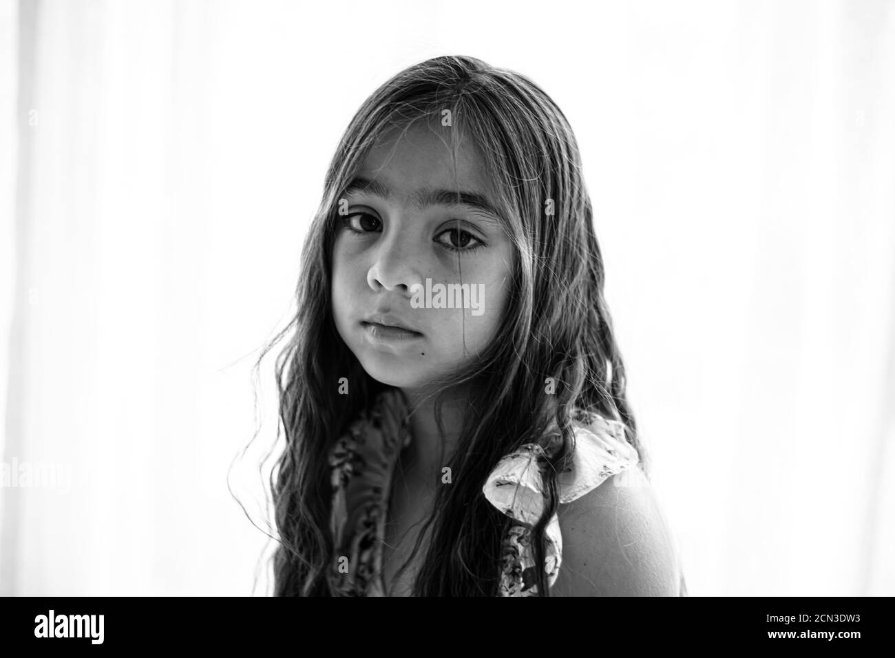 Teen girl freckles Banque d'images noir et blanc - Alamy