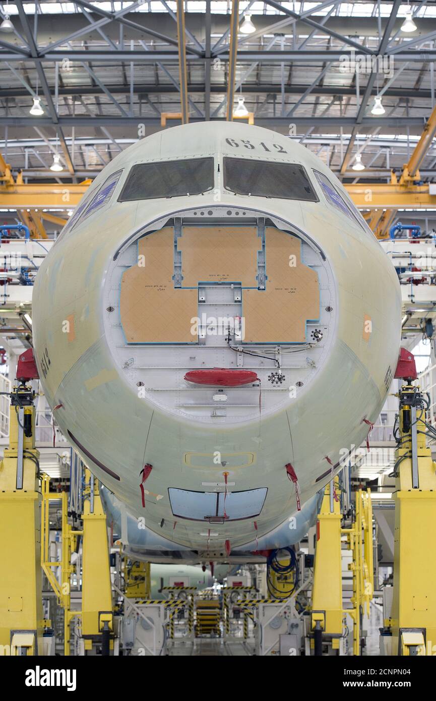Un Airbus A321 est assemblé dans le hangar de la ligne de montage ...
