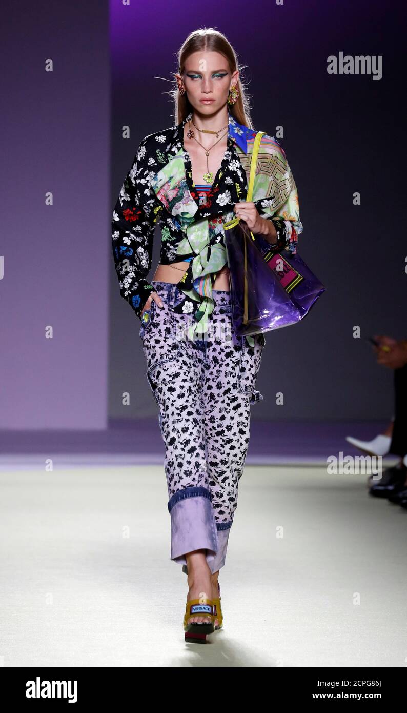 Versace model Banque de photographies et d’images à haute résolution ...