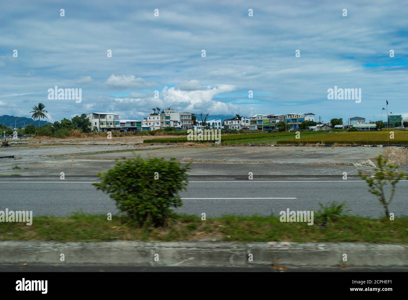 Petit bus Banque de photographies et d’images à haute résolution - Alamy