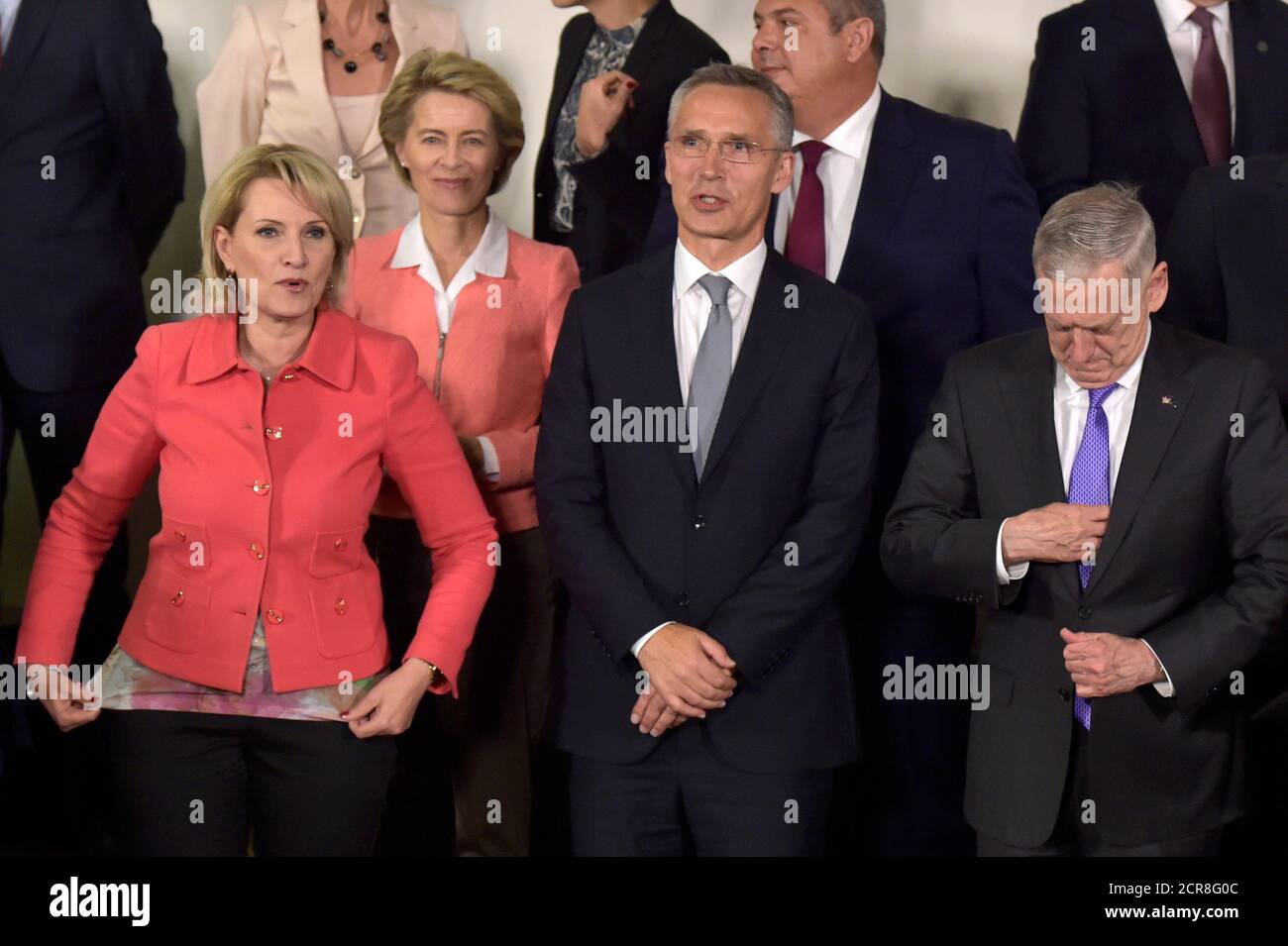 Mimi kodheli of albania Banque de photographies et d’images à haute ...