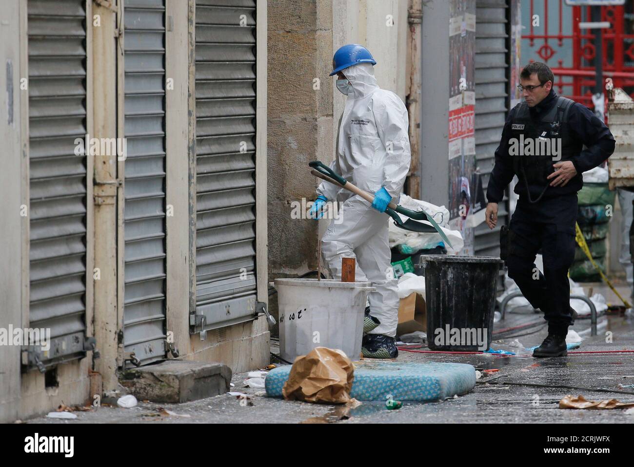 Raid police française Banque de photographies et d’images à haute ...