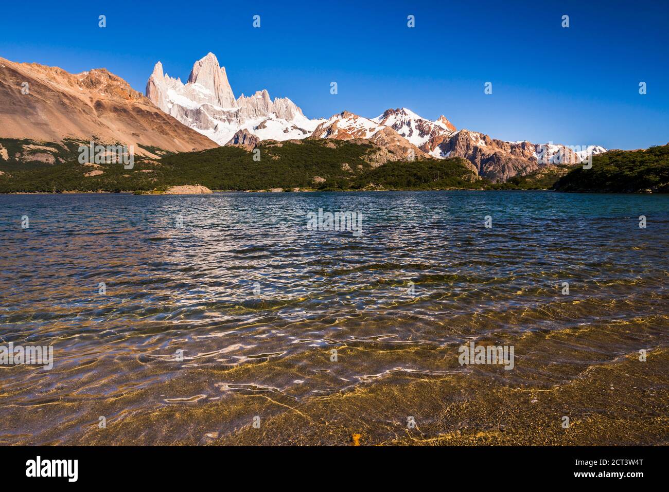 Lago Capri (lac Capri) avec le Mont Fitz Roy (alias Cerro Chalten ...
