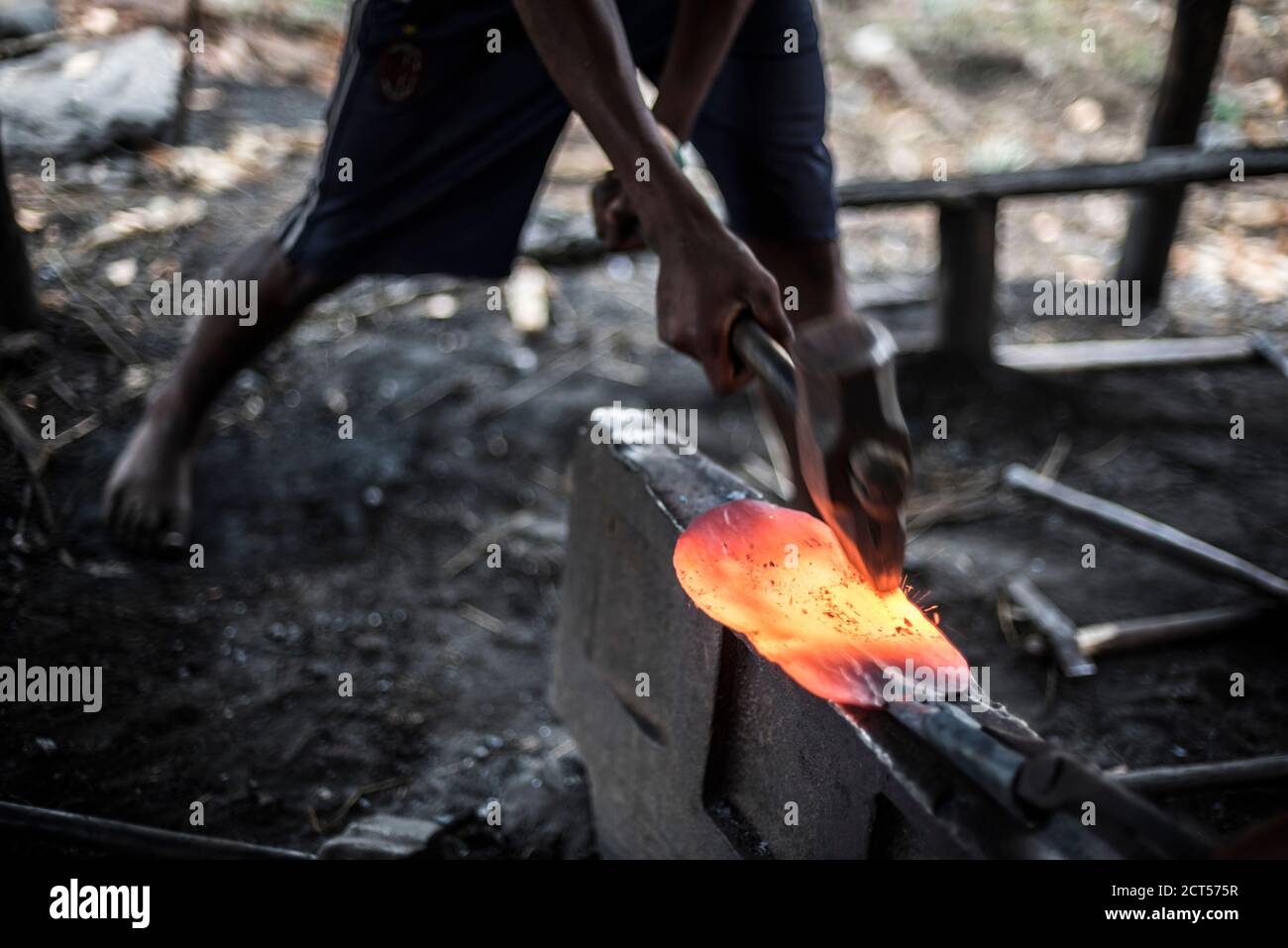 Forgeron africain Banque de photographies et d’images à haute ...