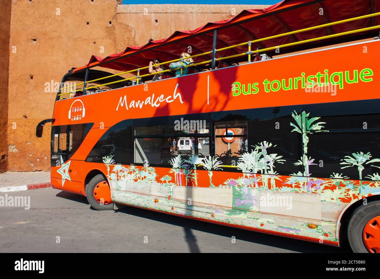 Bus touristique maroc Banque de photographies et d’images à haute ...