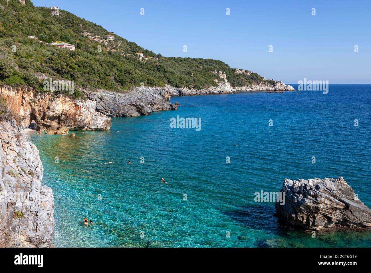 Plages de Grèce, formations rocheuses sur la plage de Mylopotamos ...