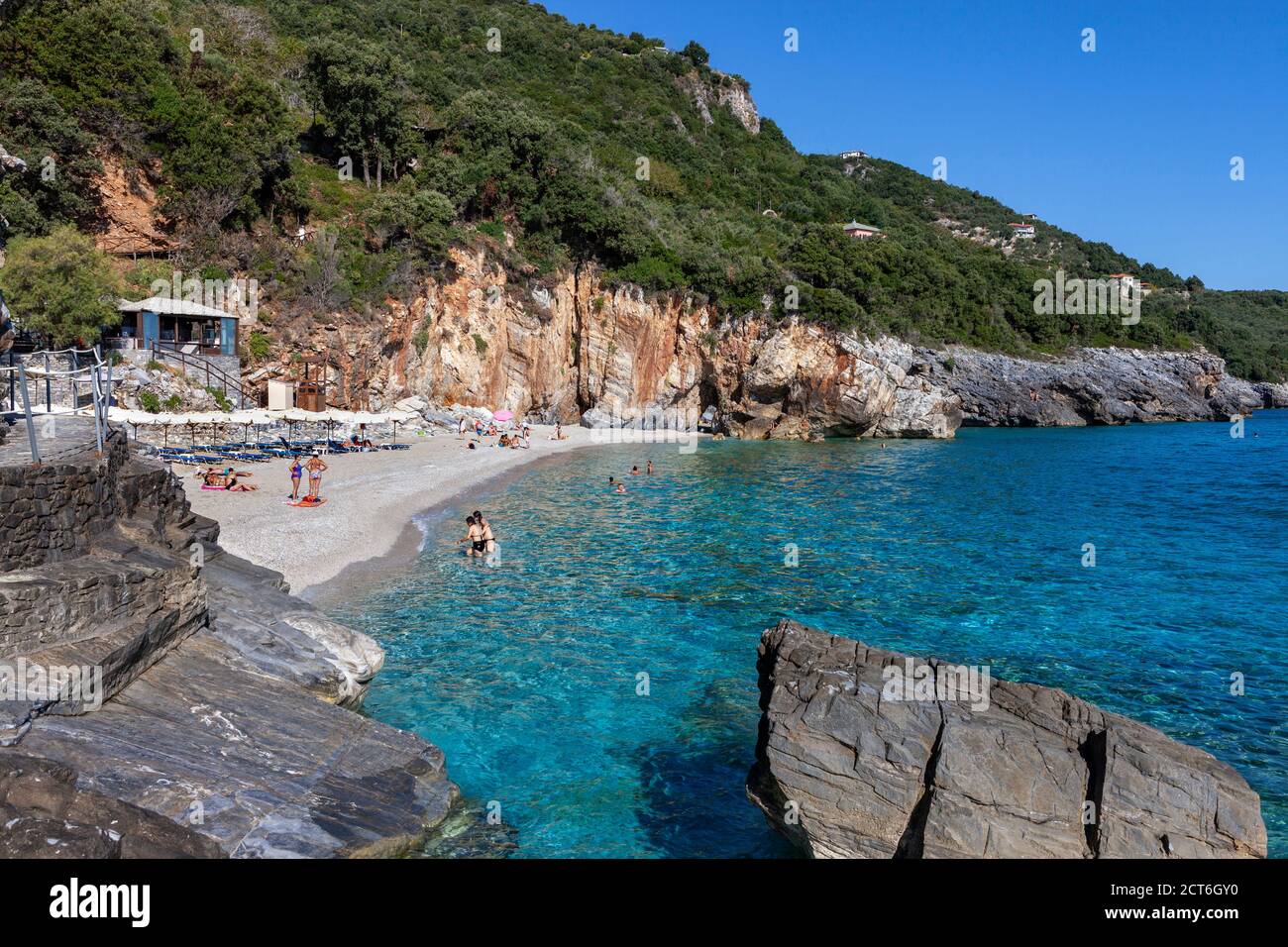 Plages de Grèce, formations rocheuses sur la plage de Mylopotamos ...