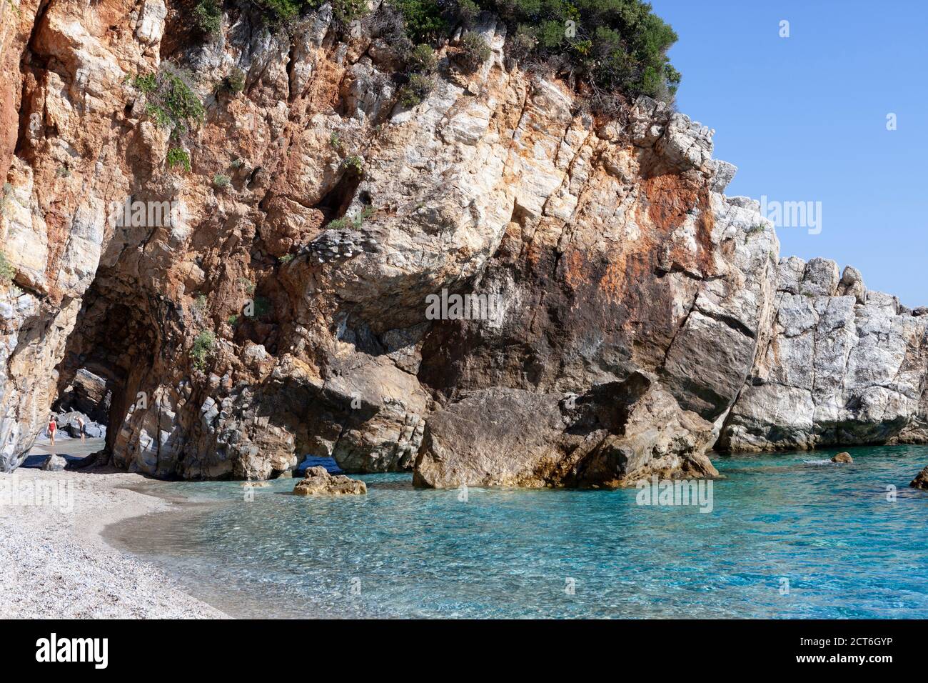 Plages de Grèce, formations rocheuses sur la plage de Mylopotamos ...