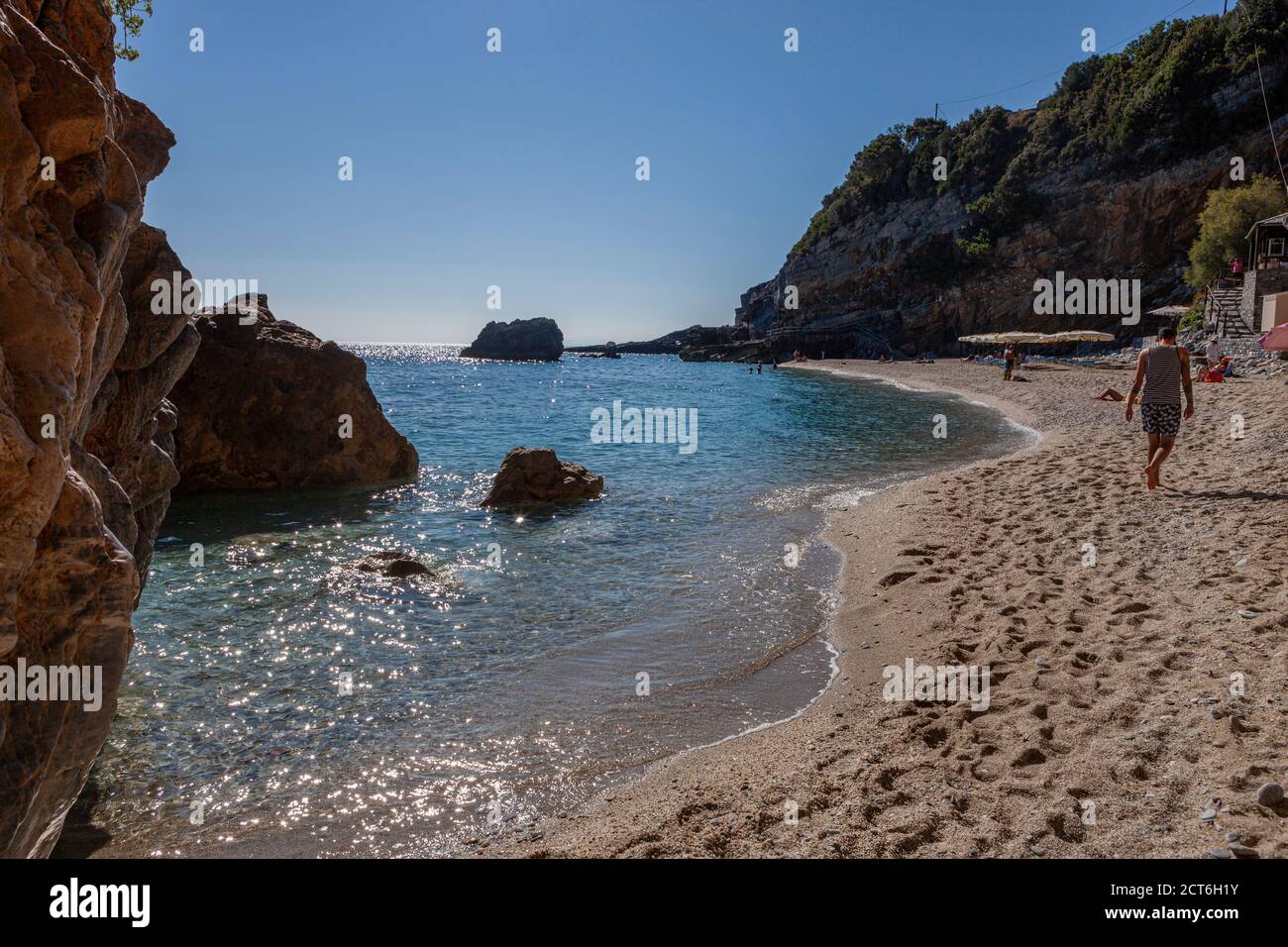 Plages de Grèce, formations rocheuses sur la plage de Mylopotamos ...