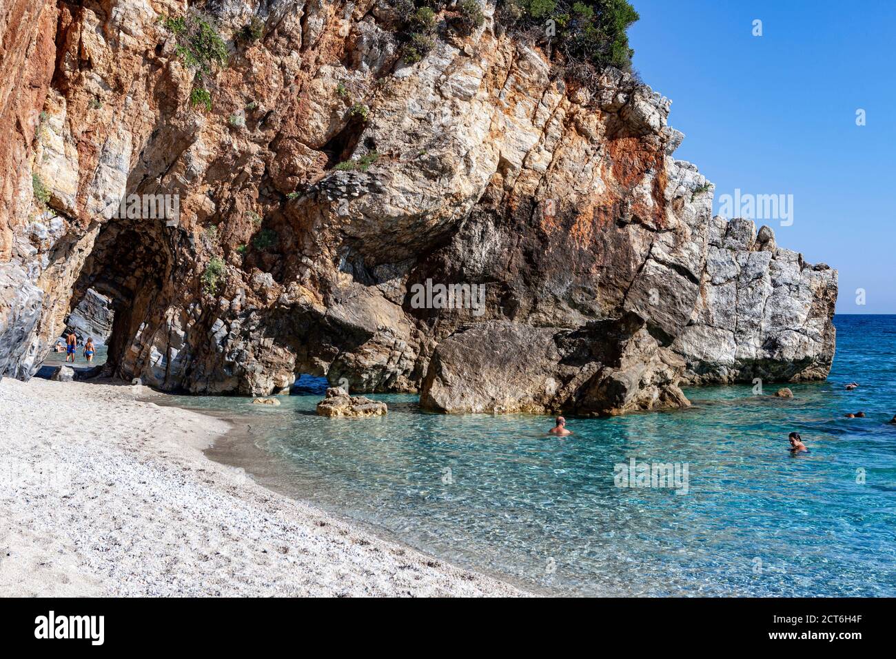 Plages de Grèce, formations rocheuses sur la plage de Mylopotamos ...