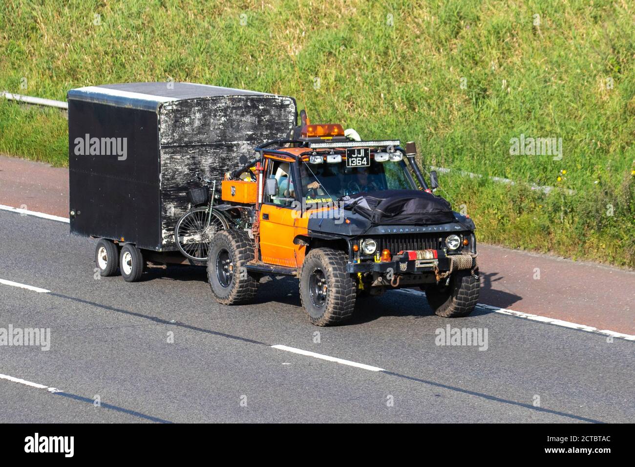 1972 années 70 orange noir Range Rover Bushcables Strange Land rover ...