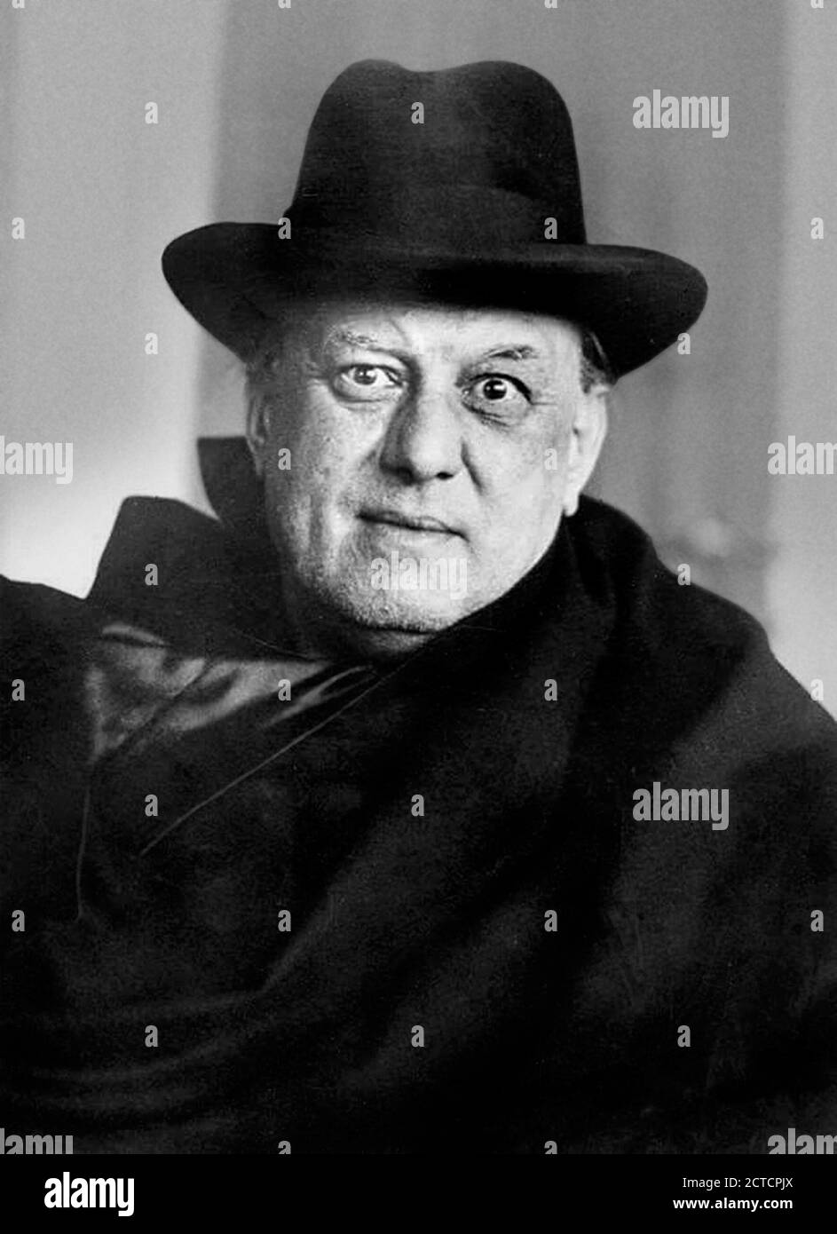 Aleister crowley Banque d'images noir et blanc - Alamy