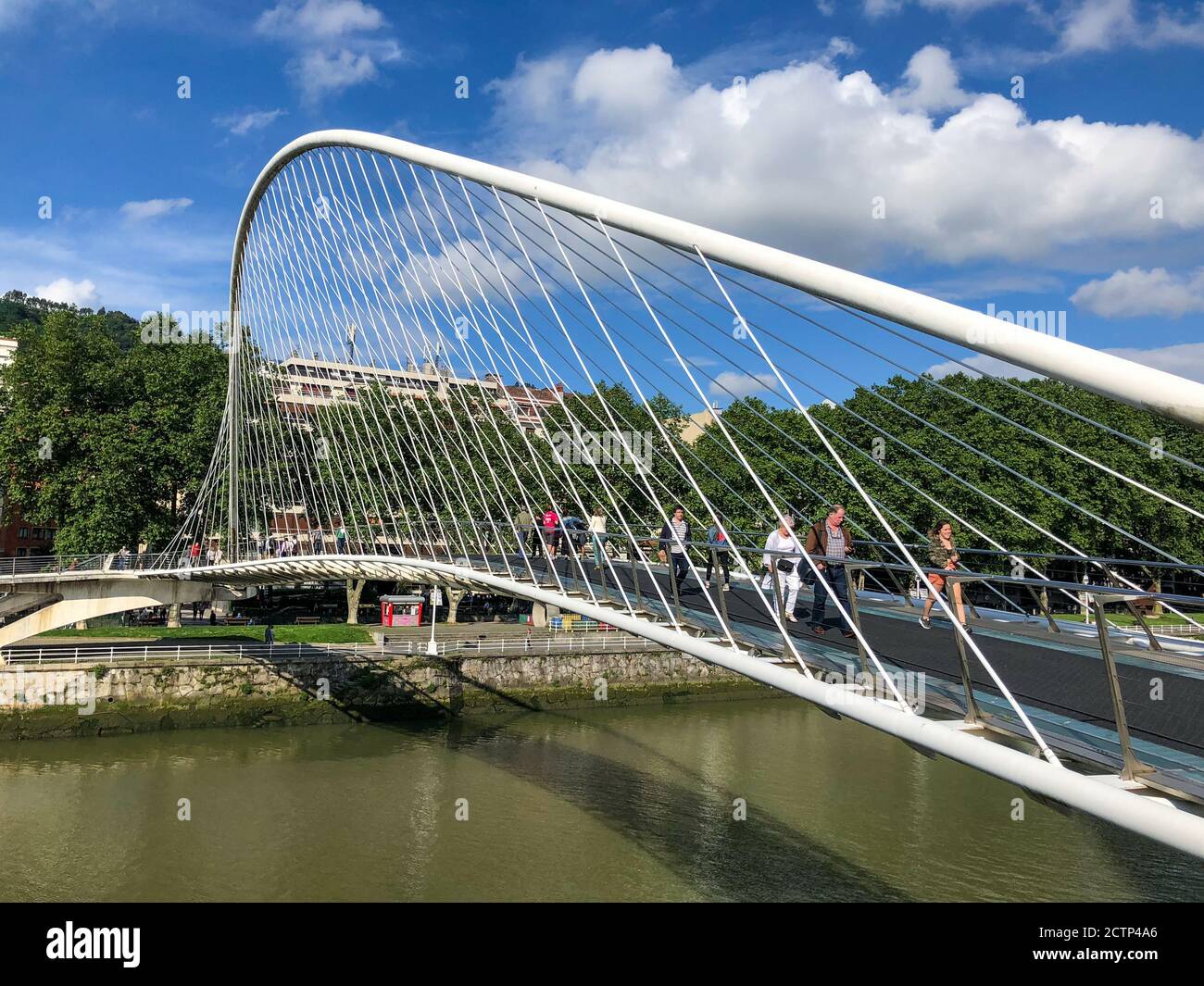 Pont en arc suspendu Banque de photographies et d’images à haute ...